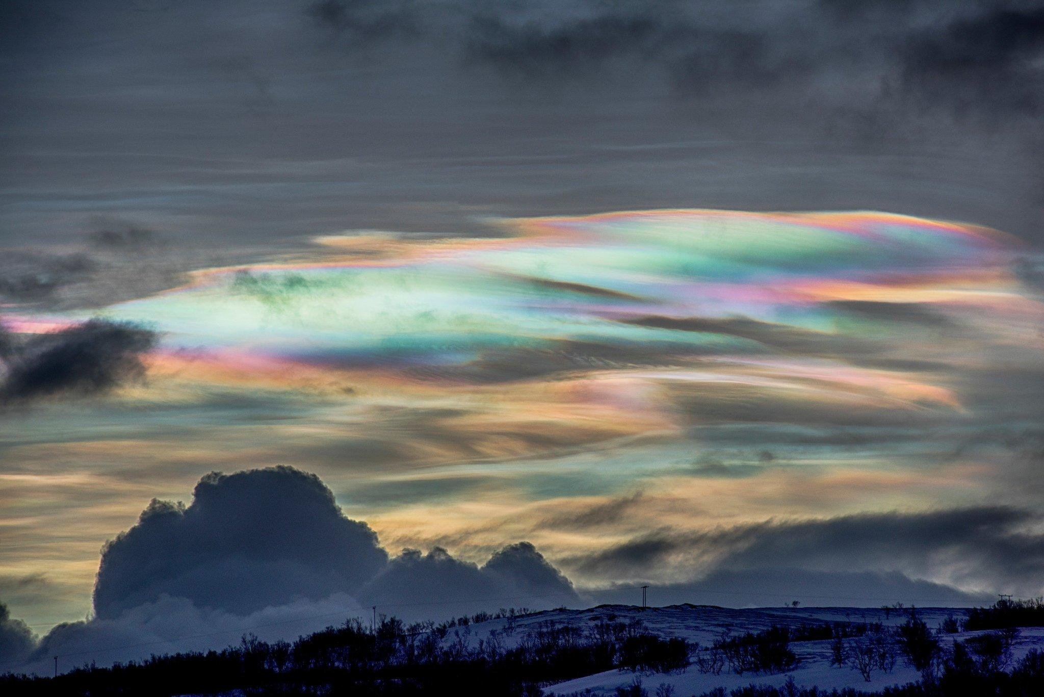Var det perlemorskyer Edvard Munch malte i «Skrik»?