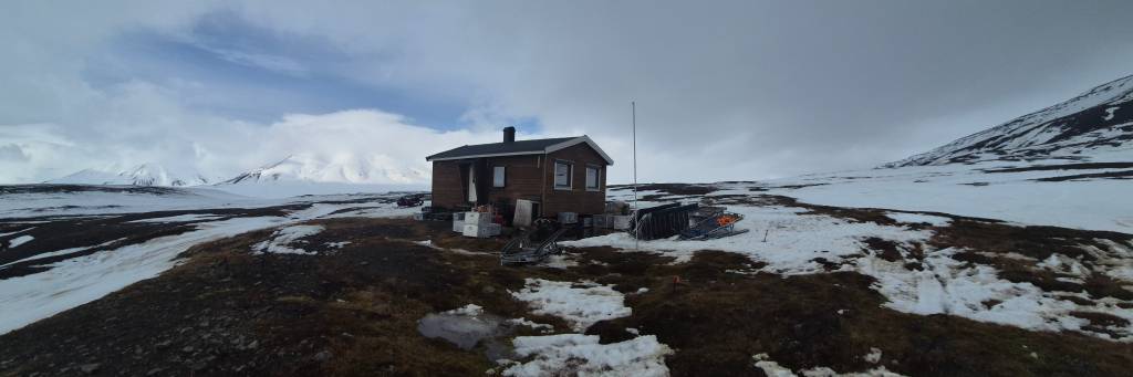 NP-hytta Tarandus i Reindalen på Svalbard 20. april 2026.